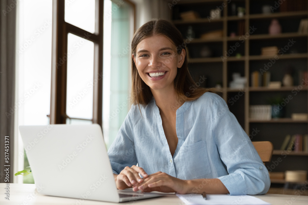 Workflow using modern wireless tech, self-employed businesslady ...