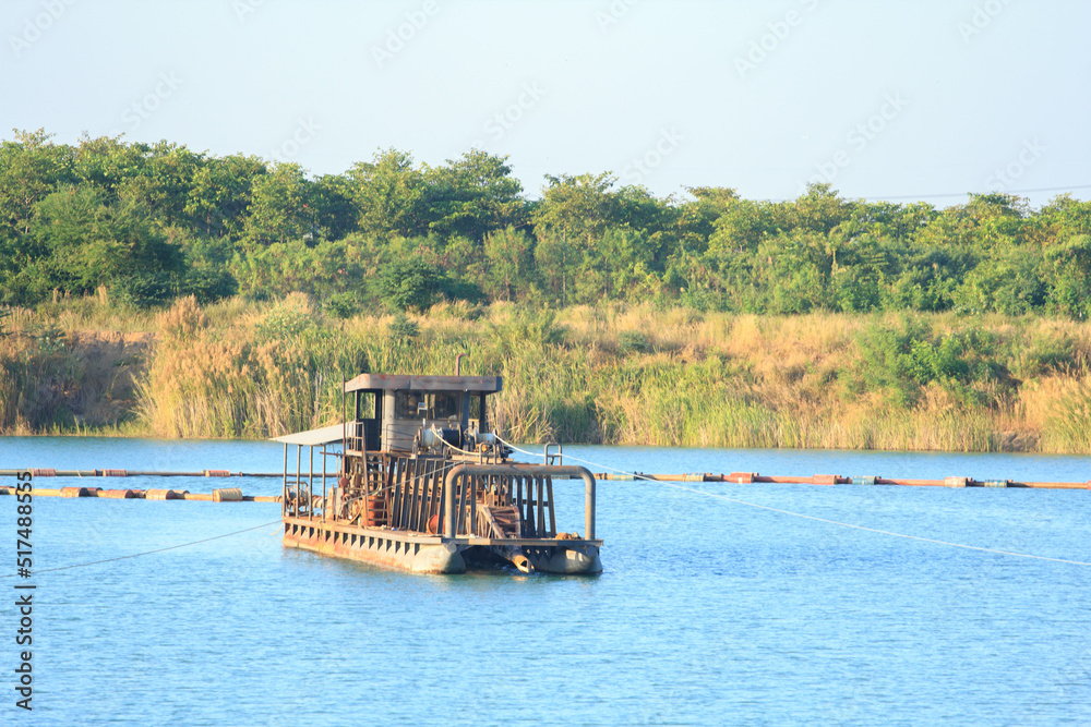Sand suction vessels are transporting sand from steel pipes in deep ...