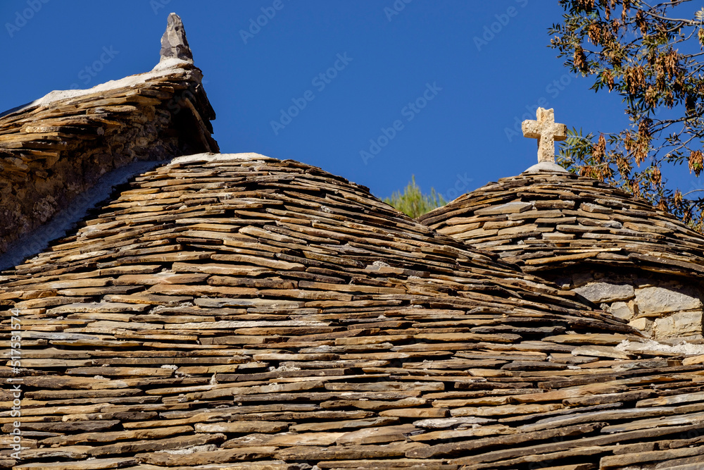 tejado de pizarra, iglesia de .Nerín, .Edificio Religioso Fortificado ...