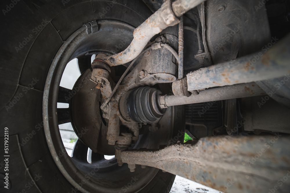 Leaks of lubricants, oil on the rubber seal, boot, swivel mechanism of ...