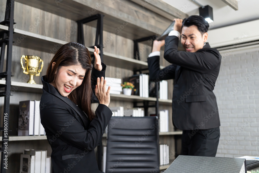 Emotional colleagues fighting in office. Workplace conflict. Angry boss ...