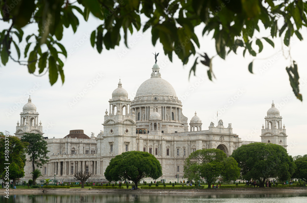 The Victoria Memorial is a large building in Kolkata, West Bengal ...