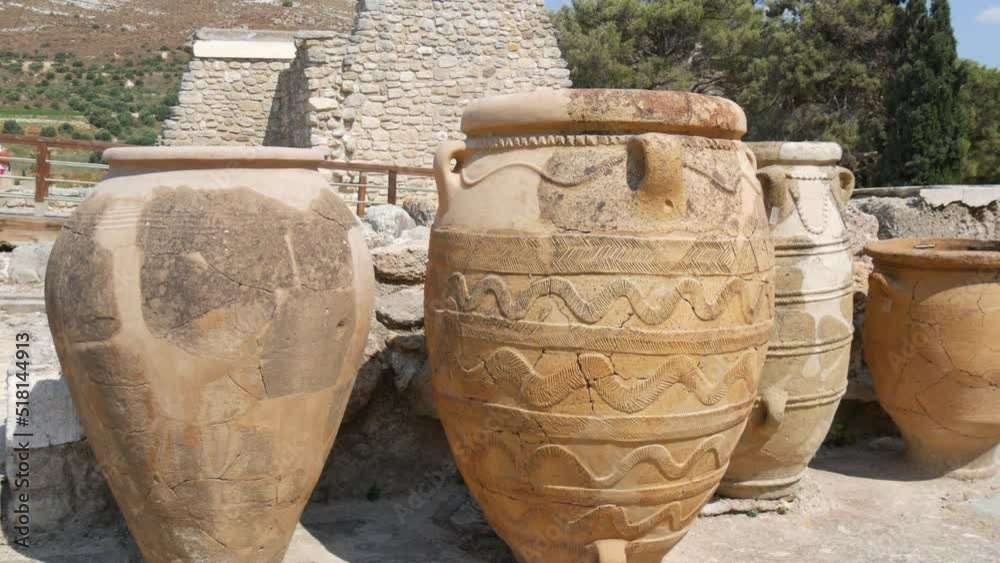 Stockvideon Ancient amphoras on the territory famous Knossos Palace of ...