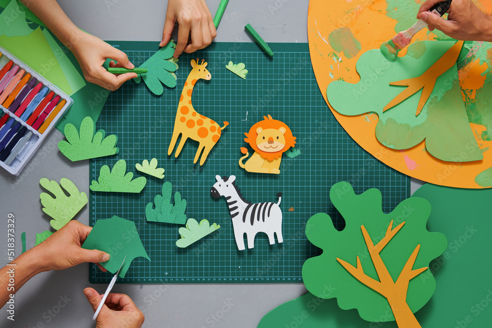 Foto de Papercraft teamwork topview do Stock | Adobe Stock