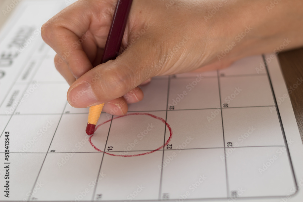 Marcar con un círculo el día de la quincena en un calendario Photos ...