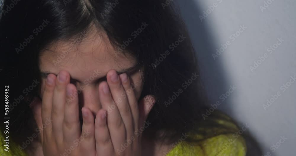 Vidéo Stock Extreme close-up portrait of sad and depressed teenage girl ...