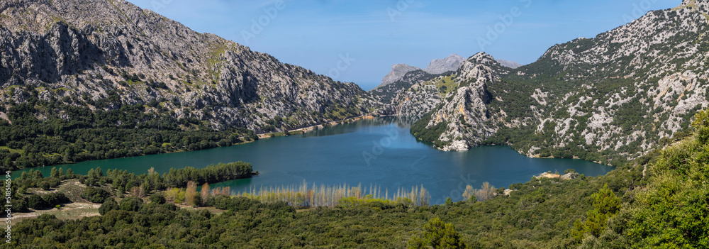 Canal de transvase del embalse de Gorg Blau al embalse de Cuber ...