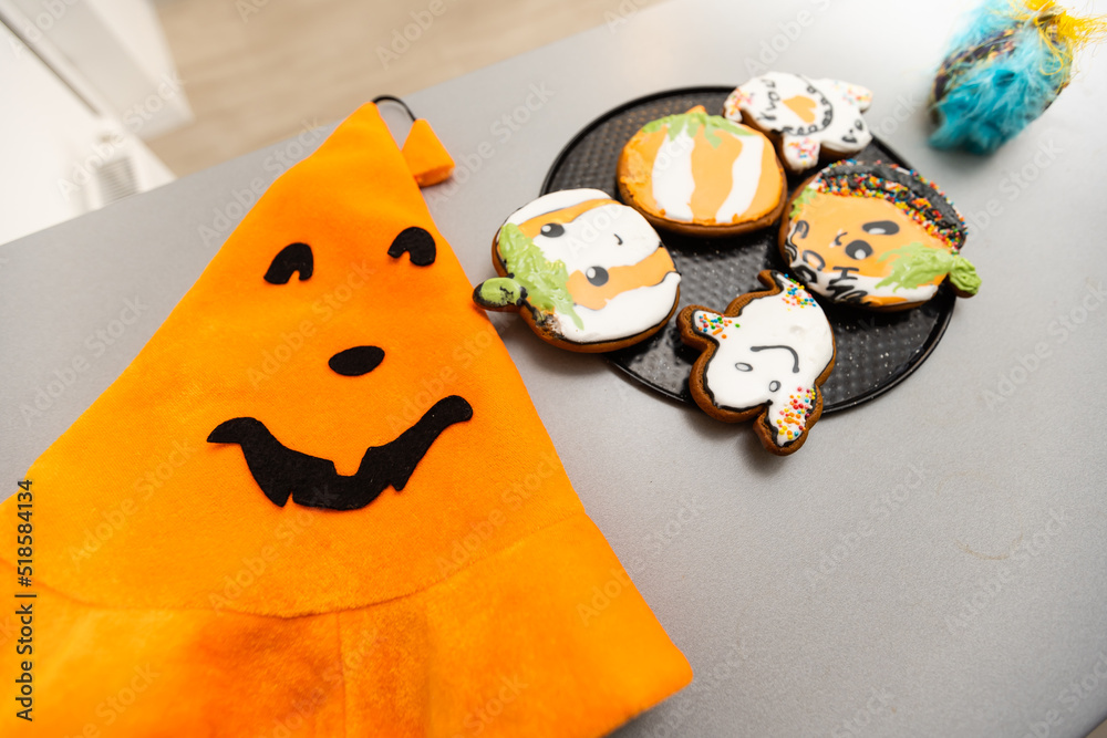 Step by step instructions on how to draw an orange pumpkin shaped ...