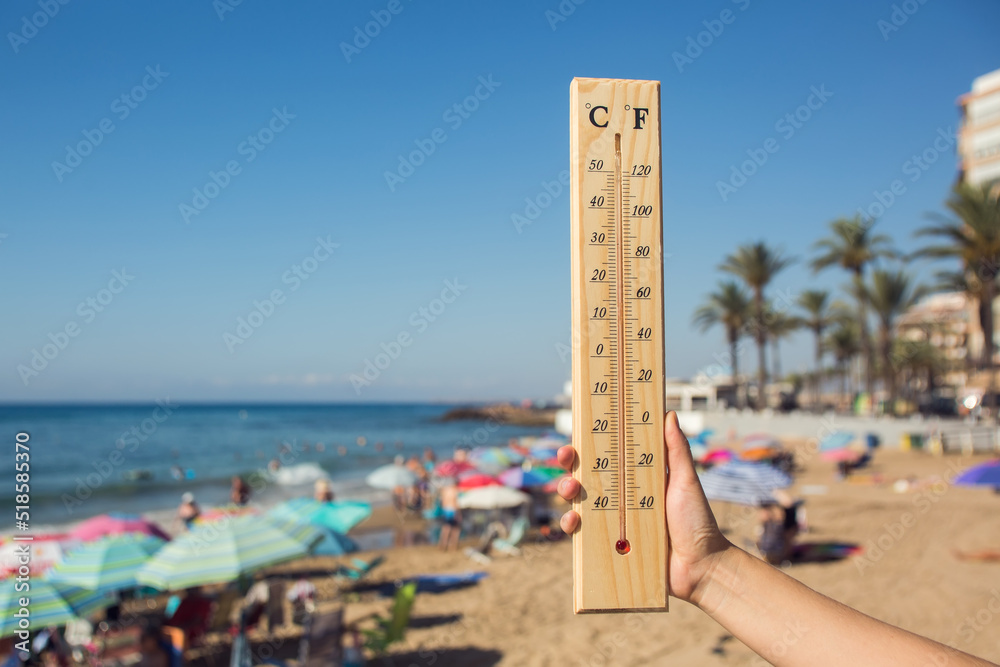Hot weather. A temperature scale on a beach shows high temperatures ...