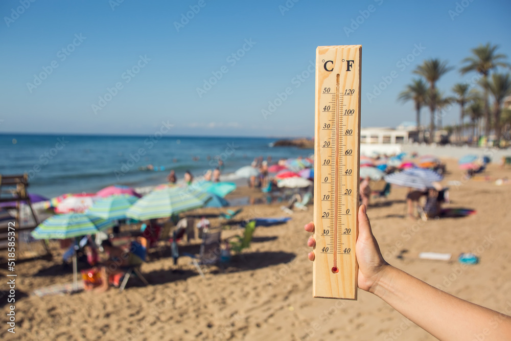 Hot weather. A temperature scale on a beach shows high temperatures ...