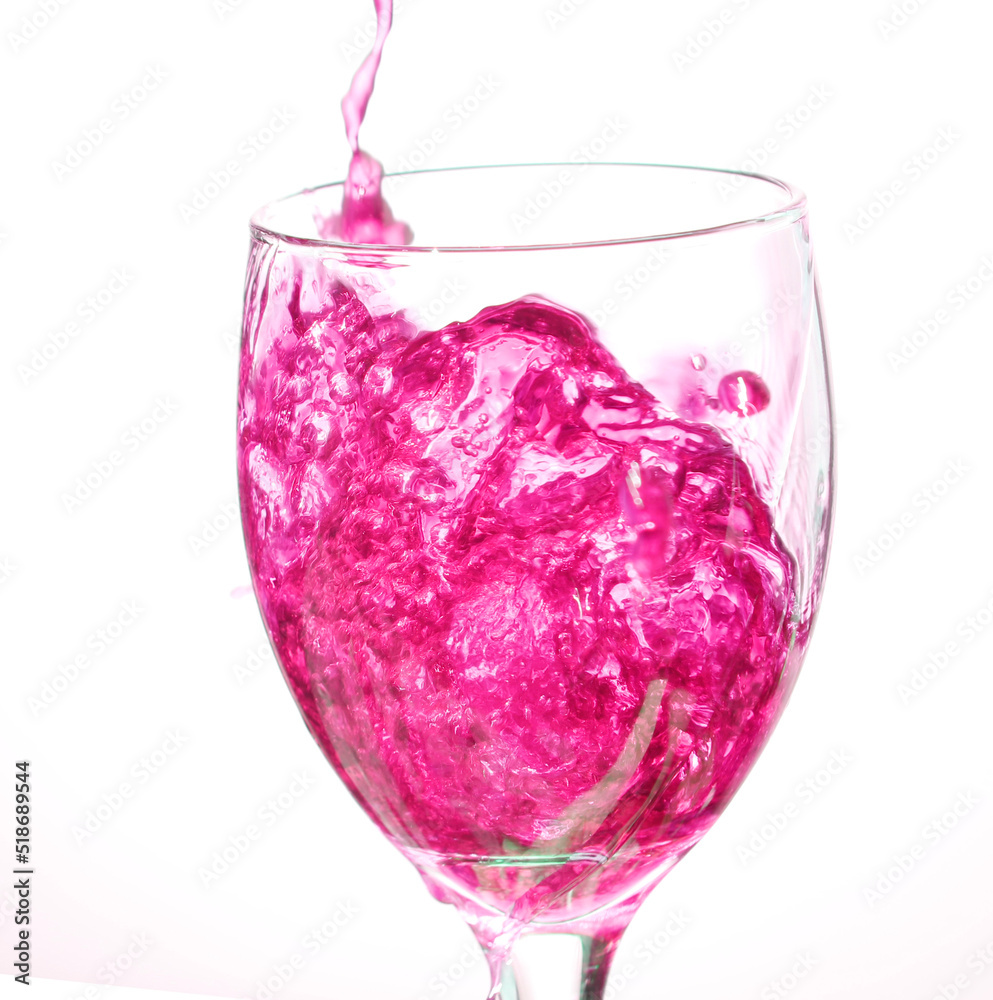 Foto de Splash de líquido colorido numa taça de vidro. Efeito em ...