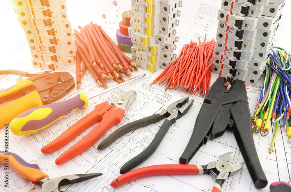 Automatic current switches and materials for the installation of the ...