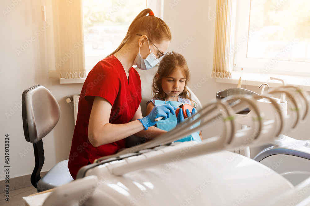 Oral hygiene lesson of jaw anatomical model for child in dentistry ...