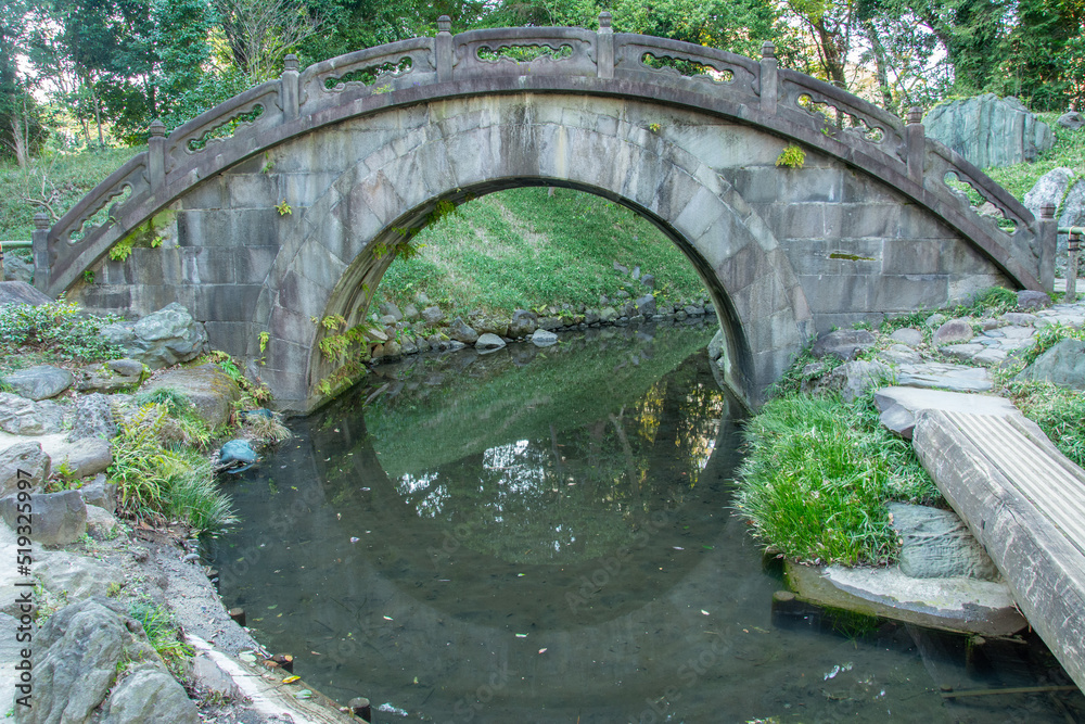 Edo period stone Full Moon Bridge in the Koishikawa Korakuen Gardens in ...