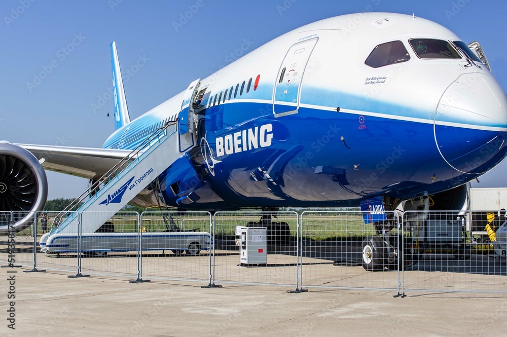 Wide-body twin-engine turbojet passenger aircraft Boeing 787 Dreamliner ...