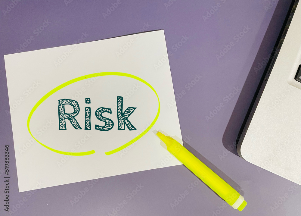risk note on purple background Stock-Foto | Adobe Stock
