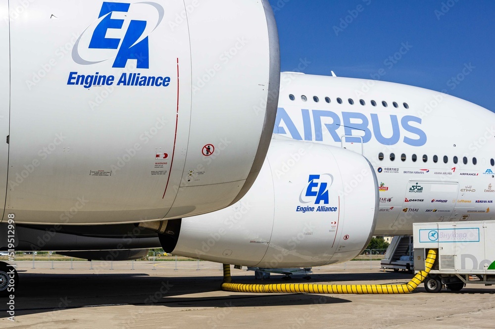 Wide-body twin-engine turbojet passenger aircraft Boeing 787 Dreamliner ...