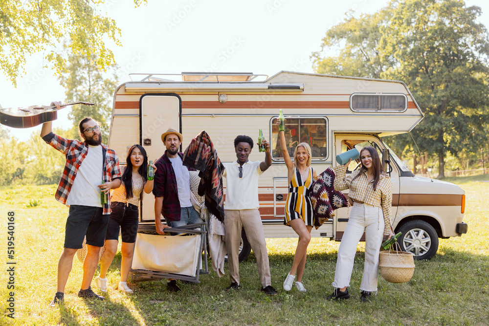 Foto de A group of cheerful friends set off on an RV trip. The students ...