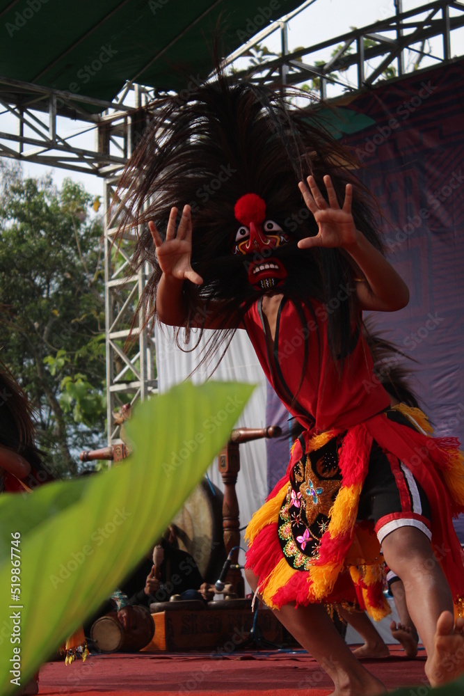 Bujangganong traditional Indonesian dance (Reog Ponorogo) Stock Photo ... Bujangganong traditional Indonesian dance (Reog Ponorogo) Stock Photo ...
