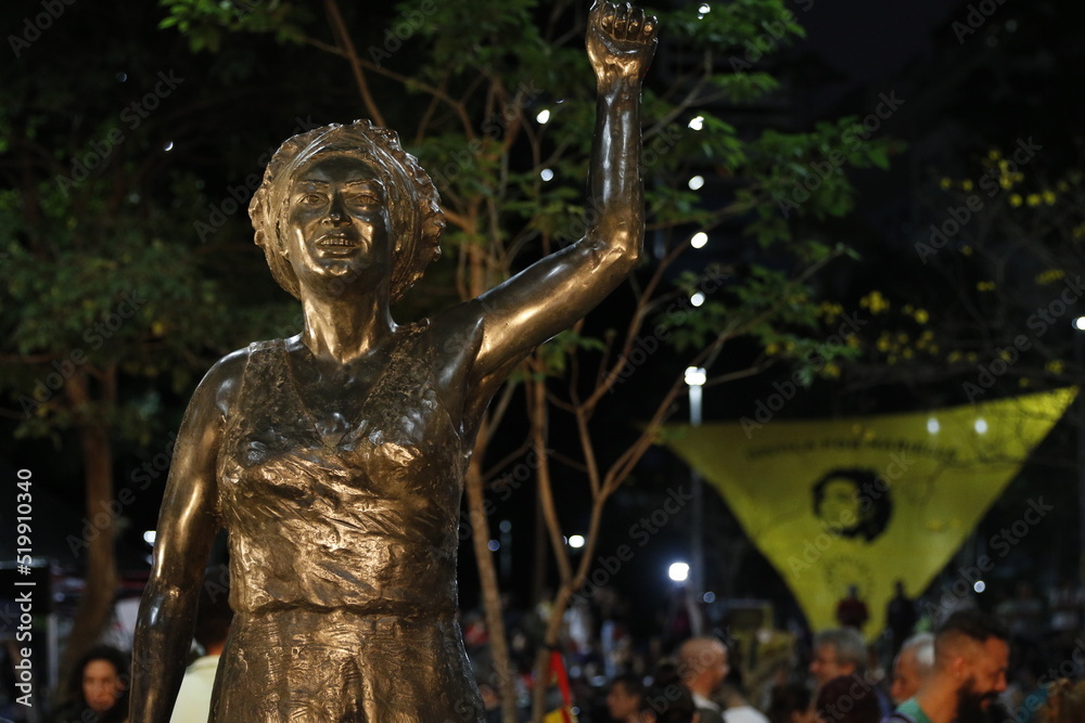 Marielle Franco statue in tribute to murder councilwoman. Homage to ...