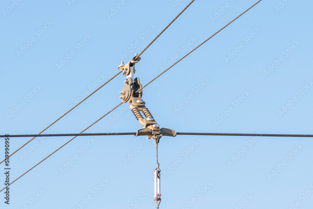 Connecting terminal of overhead line connects wire ropes in front of ...