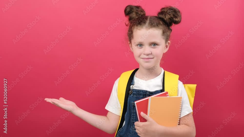 Vidéo Stock Portrait of cute smiling little girl kid extending hand to ...