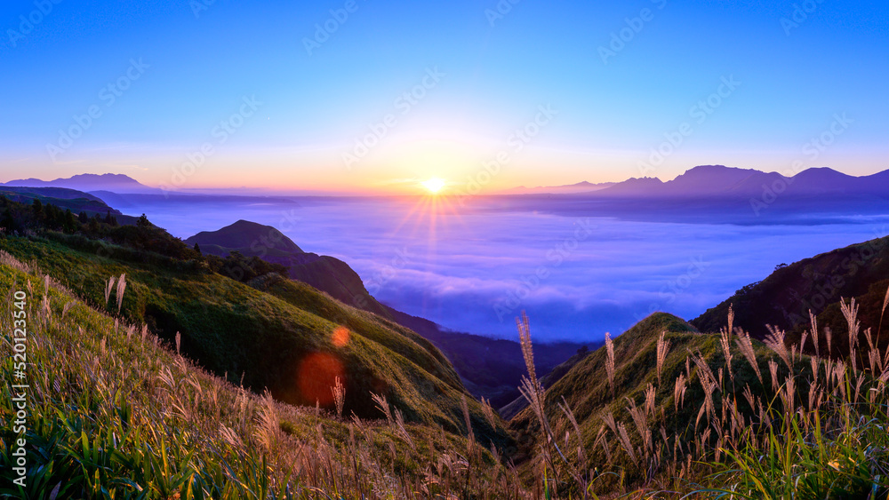 最高に美しい絶景自然風景(阿蘇山背景) The most beautiful natural scenery (Mt. Aso ...