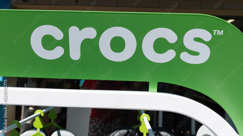 Foto de crocs text sign and logo brand American company store ...