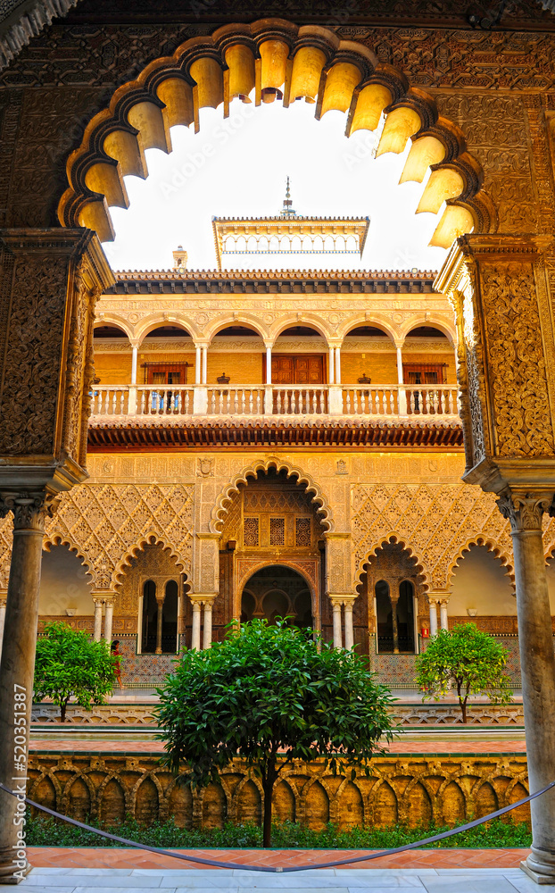 Sevilla Alcázar. Patio de las Doncellas en los Reales Alcázares de ...
