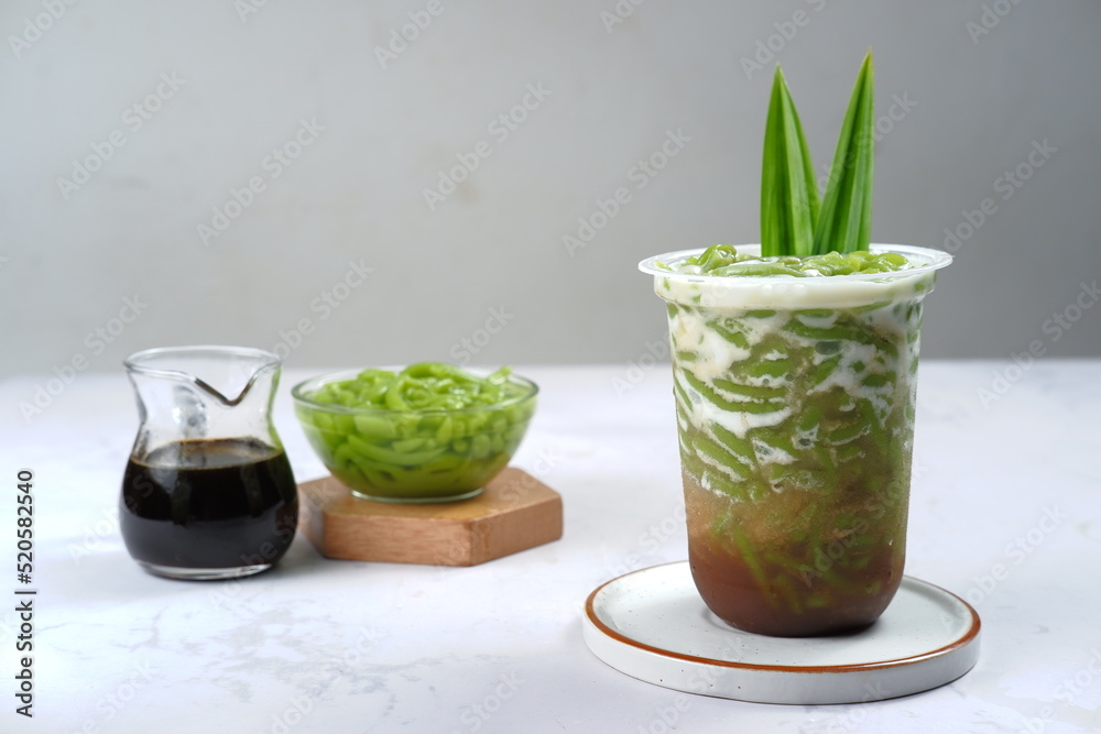 es Cendol or lod chong is a sweet ice dessert made from pandan short ...
