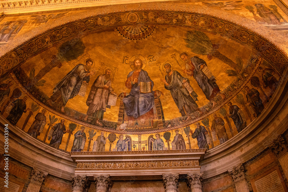 Mosaico en la Basílica de San Pablo de Extramuros, Roma Stock Photo ...
