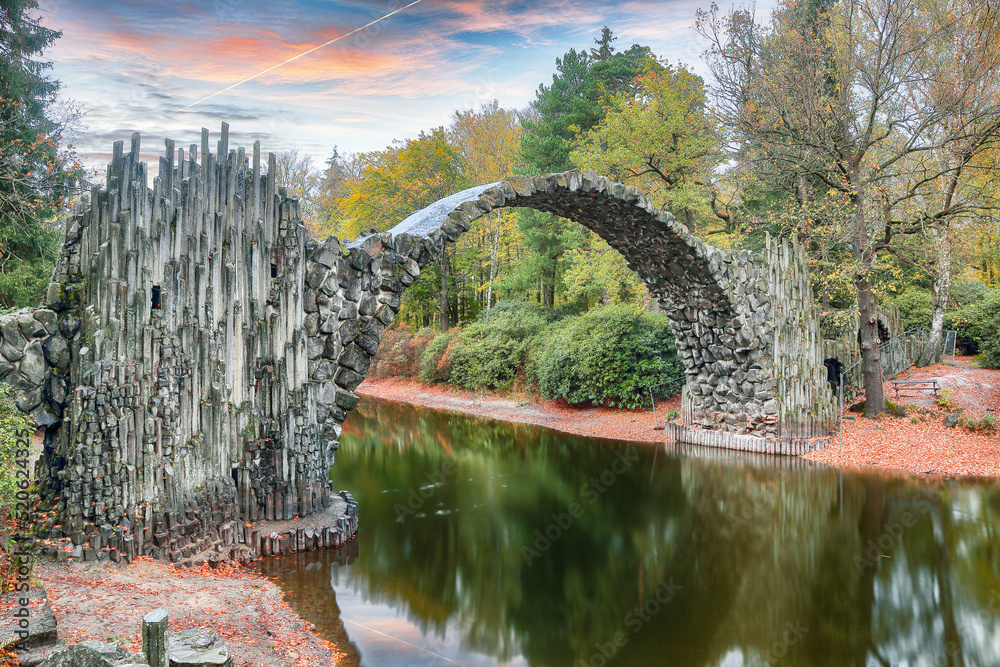 Astonishing autumn landscape in Azalea and Rhododendron Park Kromlau ...