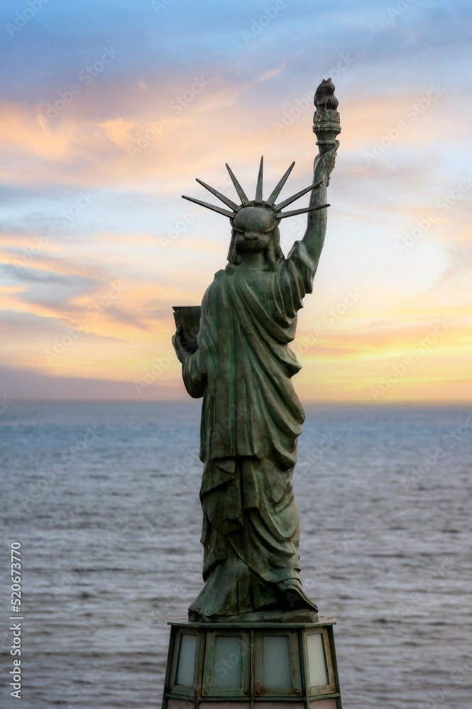 Seattle, Washington: Statue Of Liberty Plaza. Replica first placed by ...
