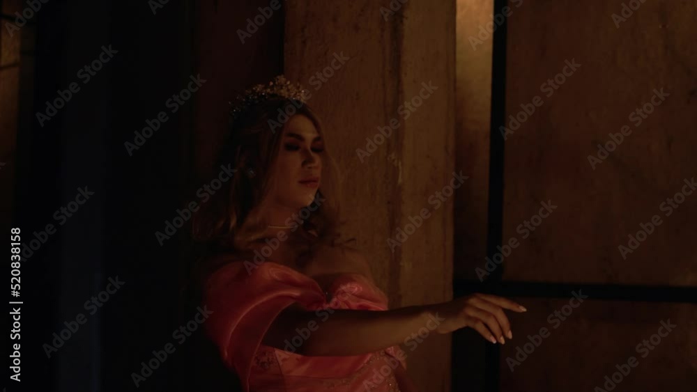 Sick Princess fell to the ground after drinking a potion drunk from her ...