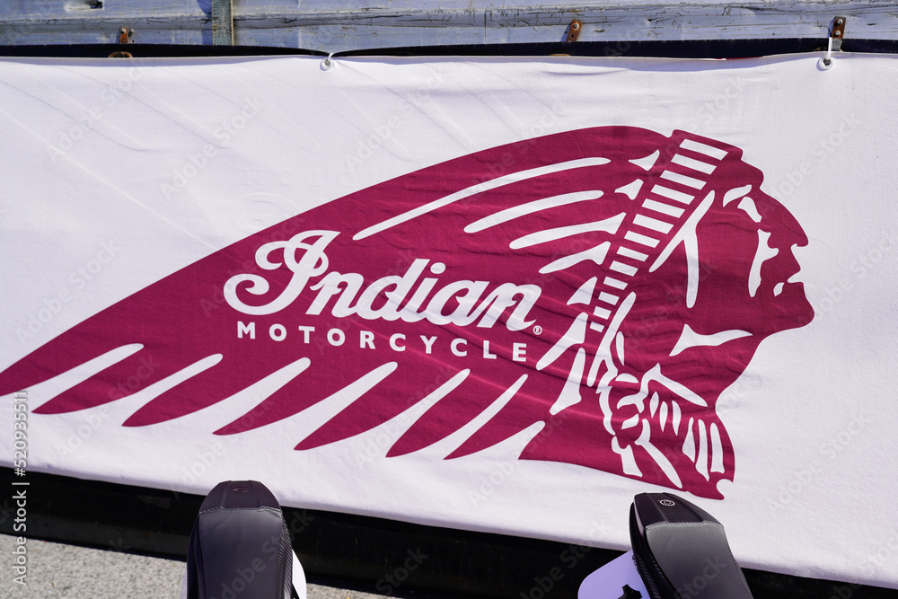 Foto de Indian motorcycle flag chief head dealership logo sign store ...