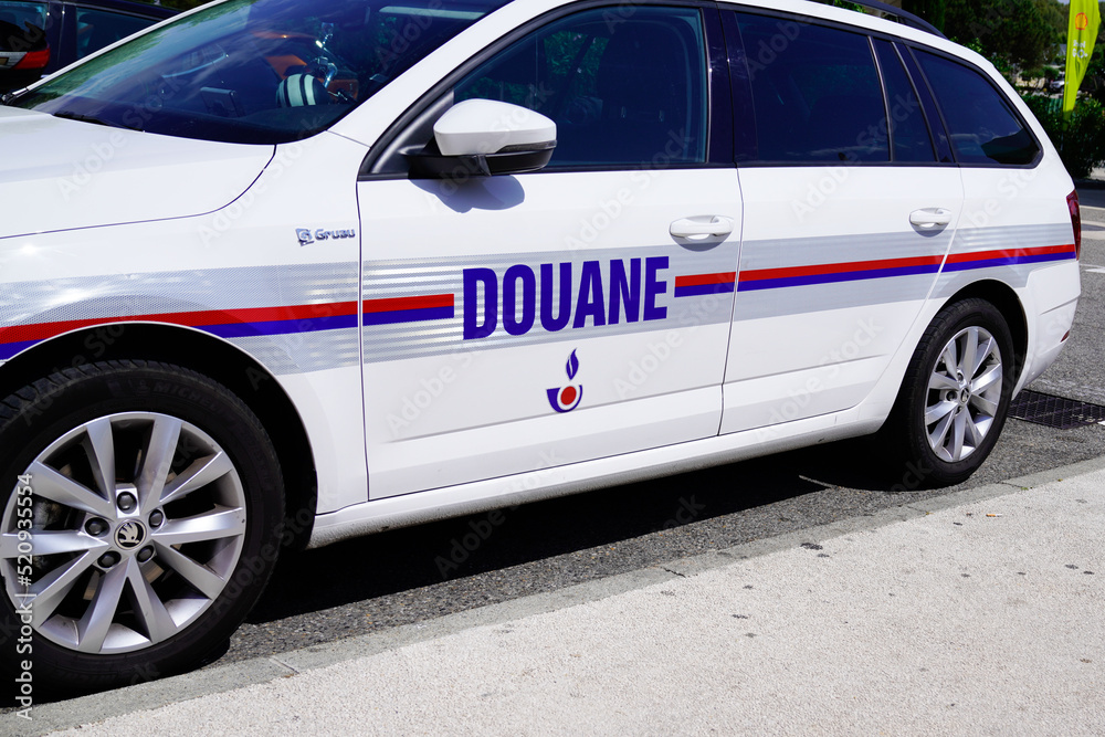 douane text on skoda car means in french house custom police vehicle ...