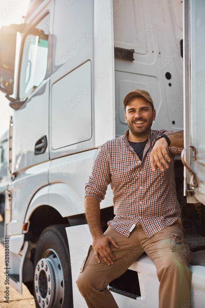 Happy professional truck driver outdoors looking at camera. Stock-Foto ...