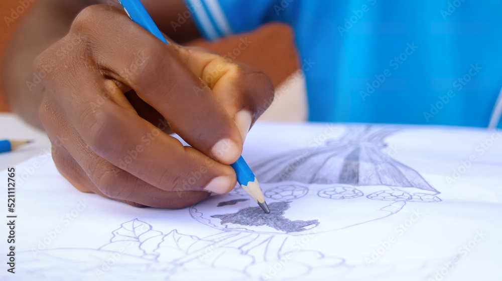 Hand with pencil shading a drawing. Artist shading a drawing Stock ...