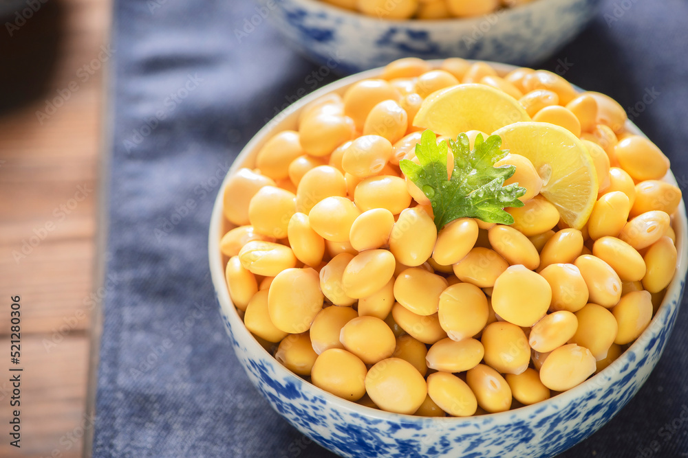 Foto de Arabic Cuisine; Middle Eastern traditional snack Lupin beans or ...