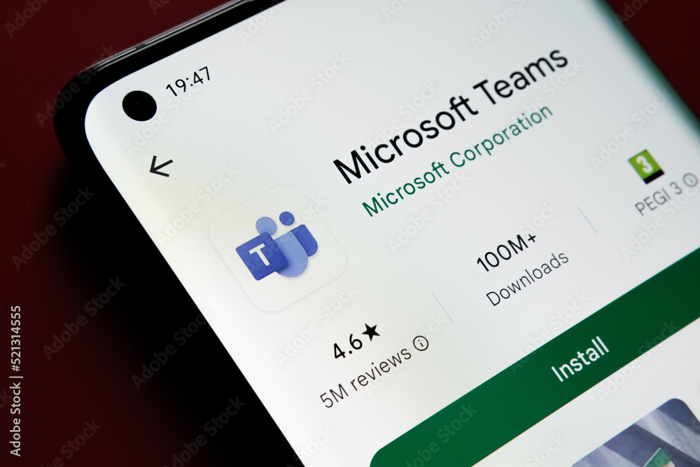 Foto de microsoft teams app seen in Google Play Store on the smartphone screen placed on red ...
