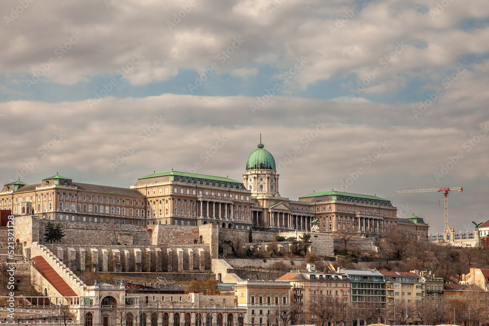 Foto de Budapest Buda Castle seen from Pest with the budavar palace in ...