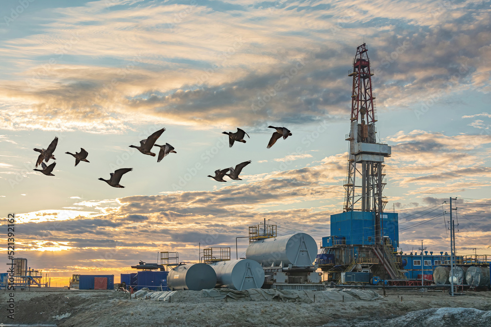 Foto de General view of a drilling rig for drilling wells at an oil and ...