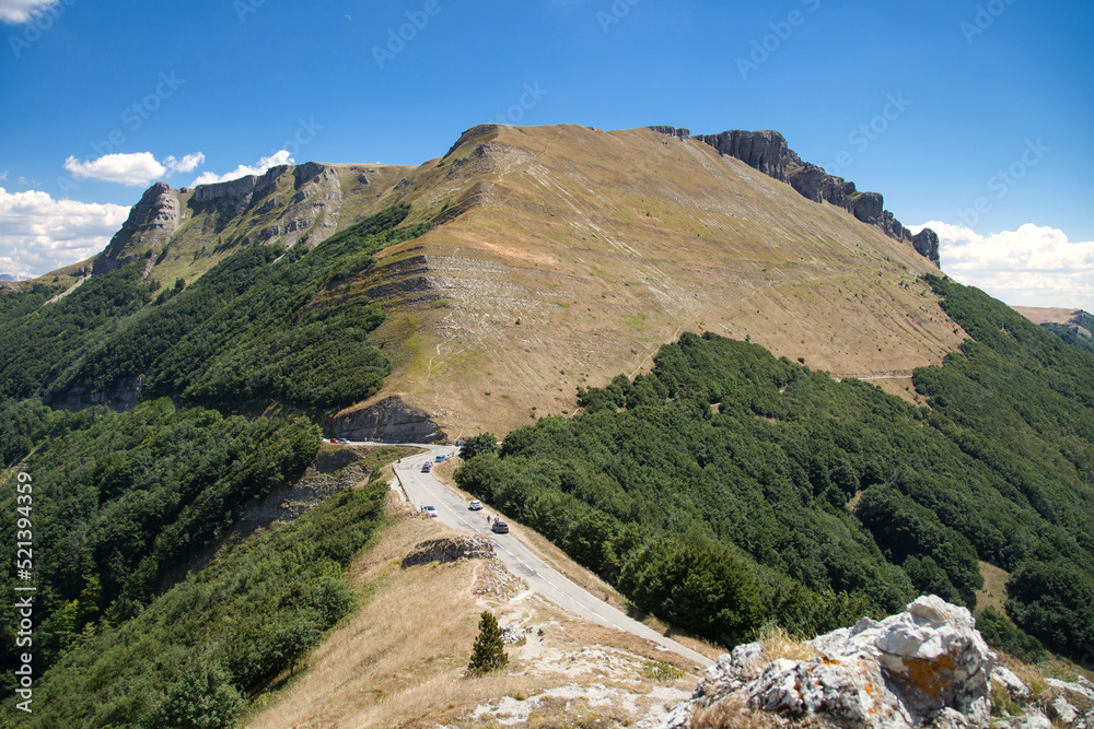 Route conduisant au col de la Bataille dans le massif du Vercors Stock ...