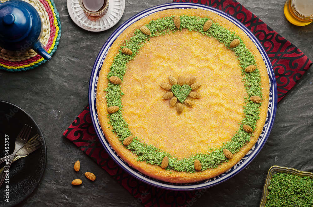 Arabic Cuisine: Middle Eastern traditional pastries and Ramadan famous ...