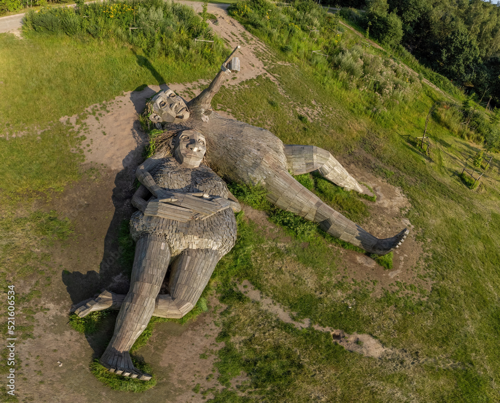 Fotografia do Stock: Giant wooden troll sculptures statue by Thomas ...