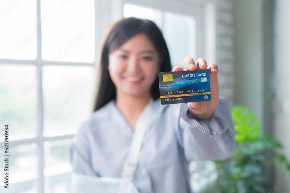 Credit card for splint treatment broken arm concept, Businesswoman ...