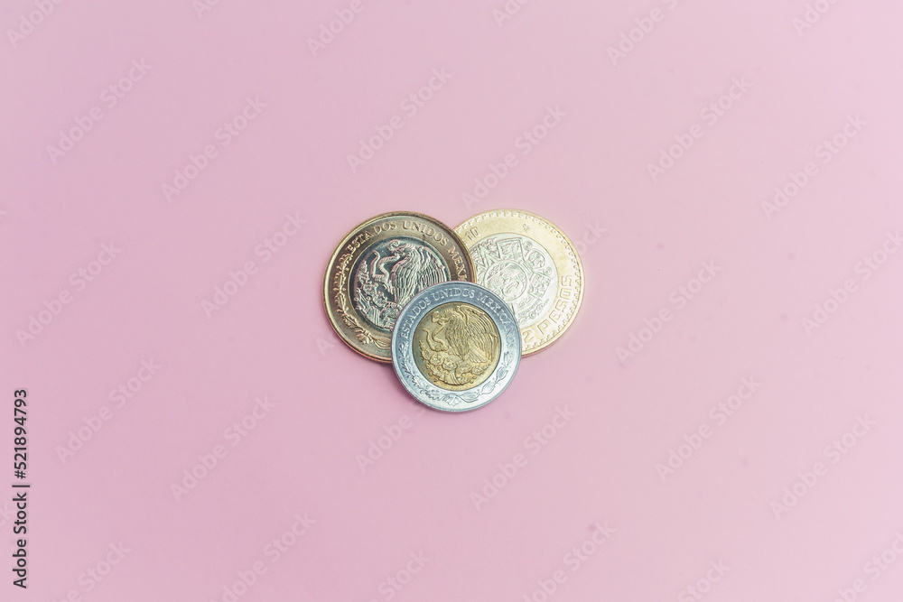 Plakat Dos monedas de 10 pesos mexicanos y moneda de 2 pesos mexicanos ...