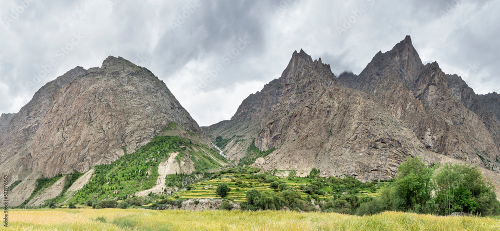 Mountains and green fields in Hushe valley, Gondogoro La trek ...