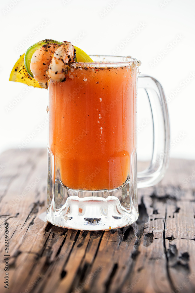 La michelada es una bebida alcohólica Mexicana que se prepara mezclando ...