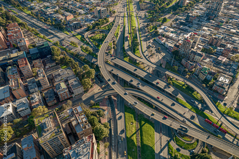 Fotka „Autopista norte de Bogotá (Colombia ) a la altura de la av NQS ...